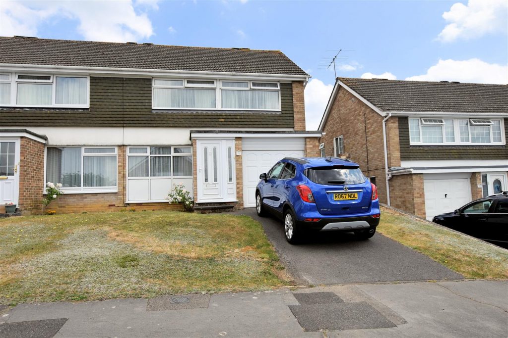 Curlew Drive, Tilehurst, Reading | Village Properties