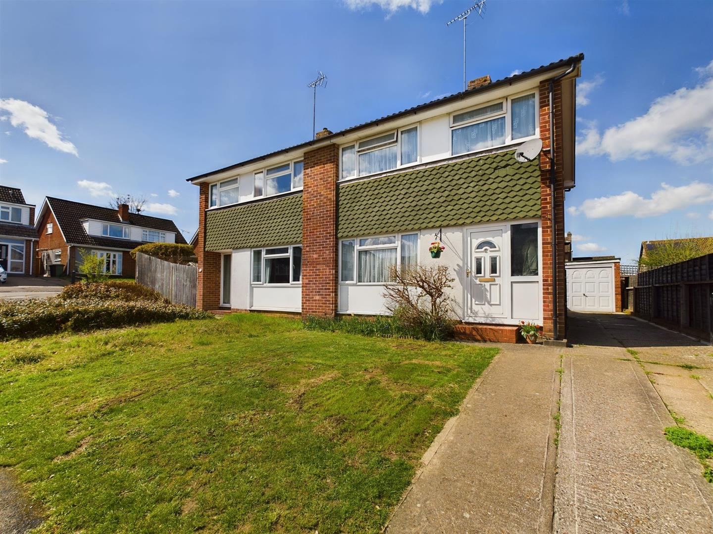 Gwynne Close, Tilehurst, Reading | Village Properties