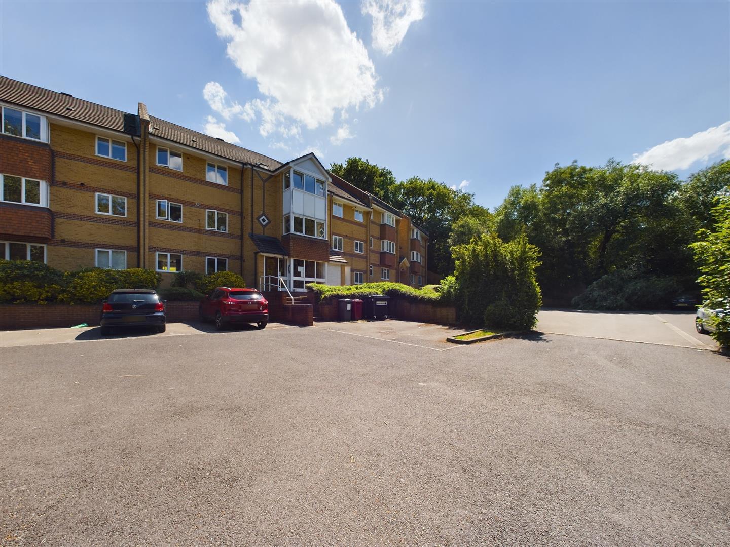 Armour Hill, Tilehurst, Reading | Village Properties