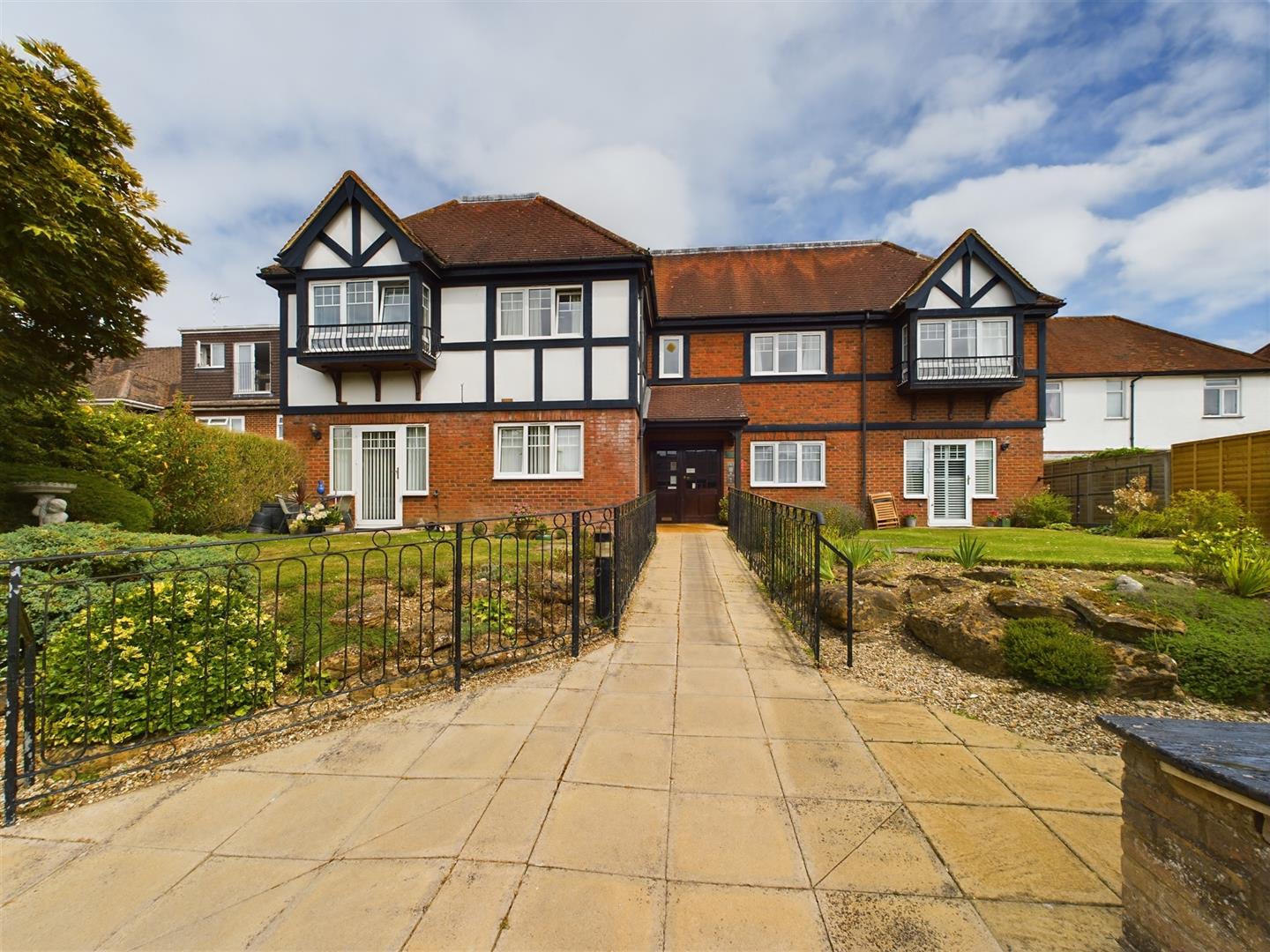 Berkshire Lodge, Tilehurst, Reading | Village Properties