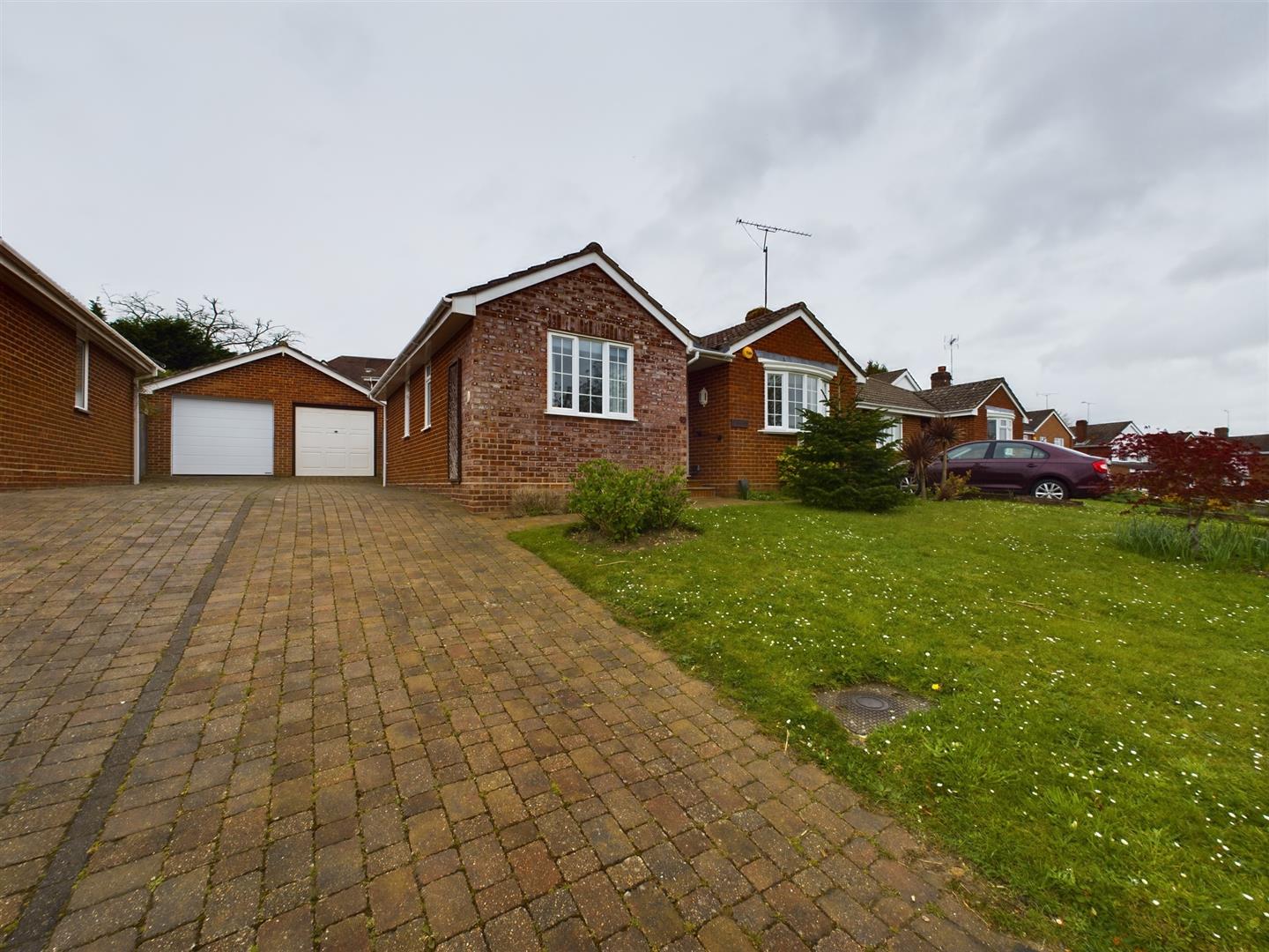 Tilling Close, Tilehurst | Village Properties