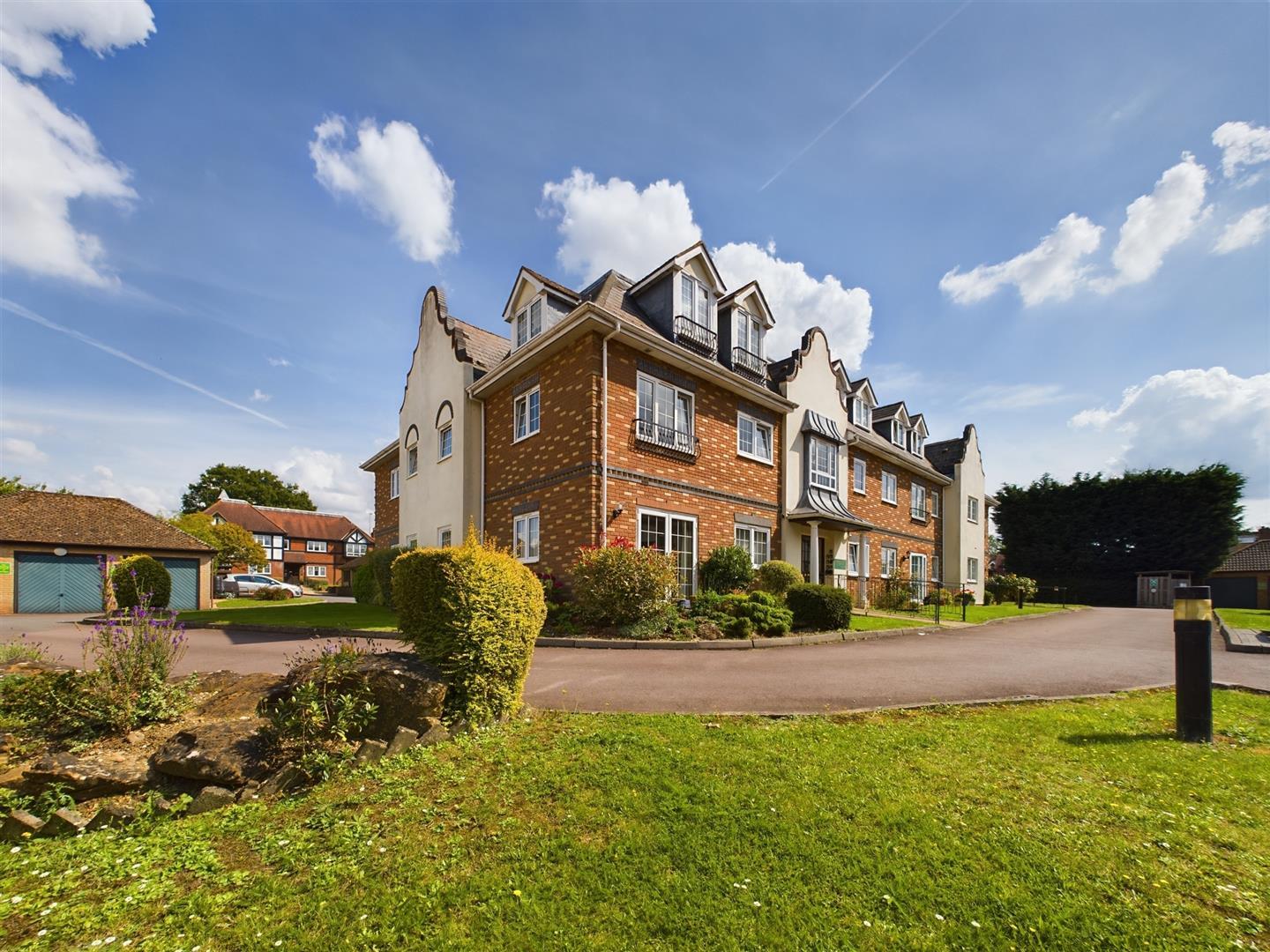 Cumberland Lodge, Pegasus court, Park Lane, Tilehurst, Reading ...