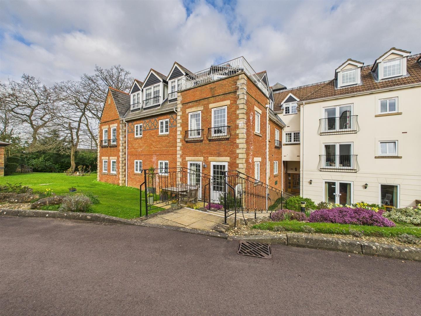 Park Lane, Tilehurst, Reading | Village Properties