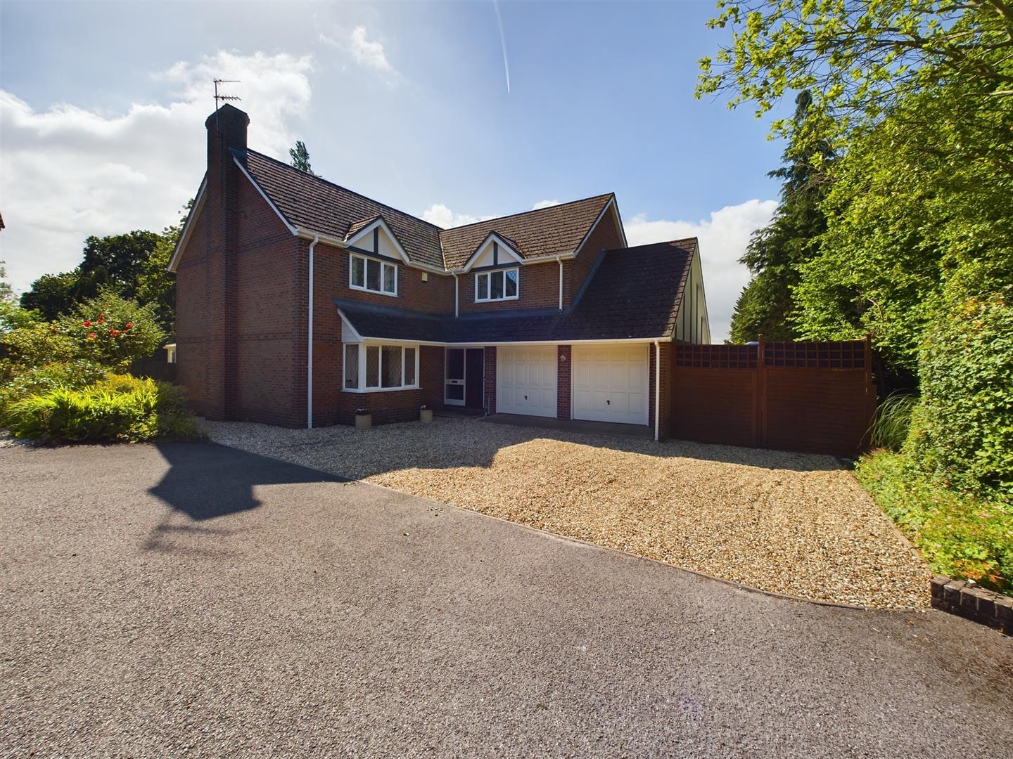 Langley Hill, Calcot, Reading | Village Properties