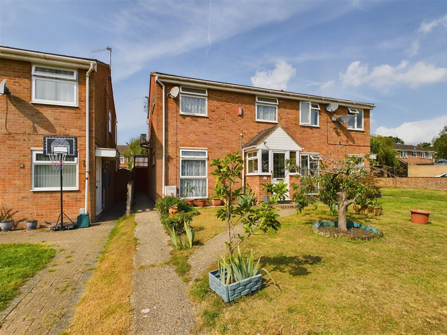 Fortrose Walk, Calcot | Village Properties