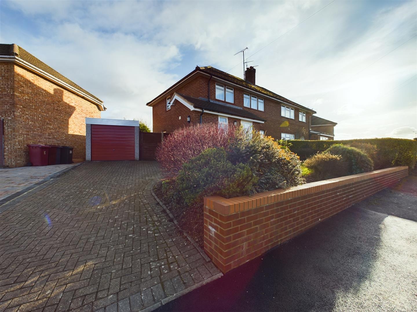 Brybur Close, Reading | Village Properties